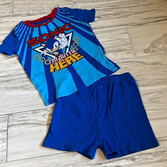 Sonic The Hedgehog | Pajamas | Sonic The Hedgehog Two Piece Pajama Set ...